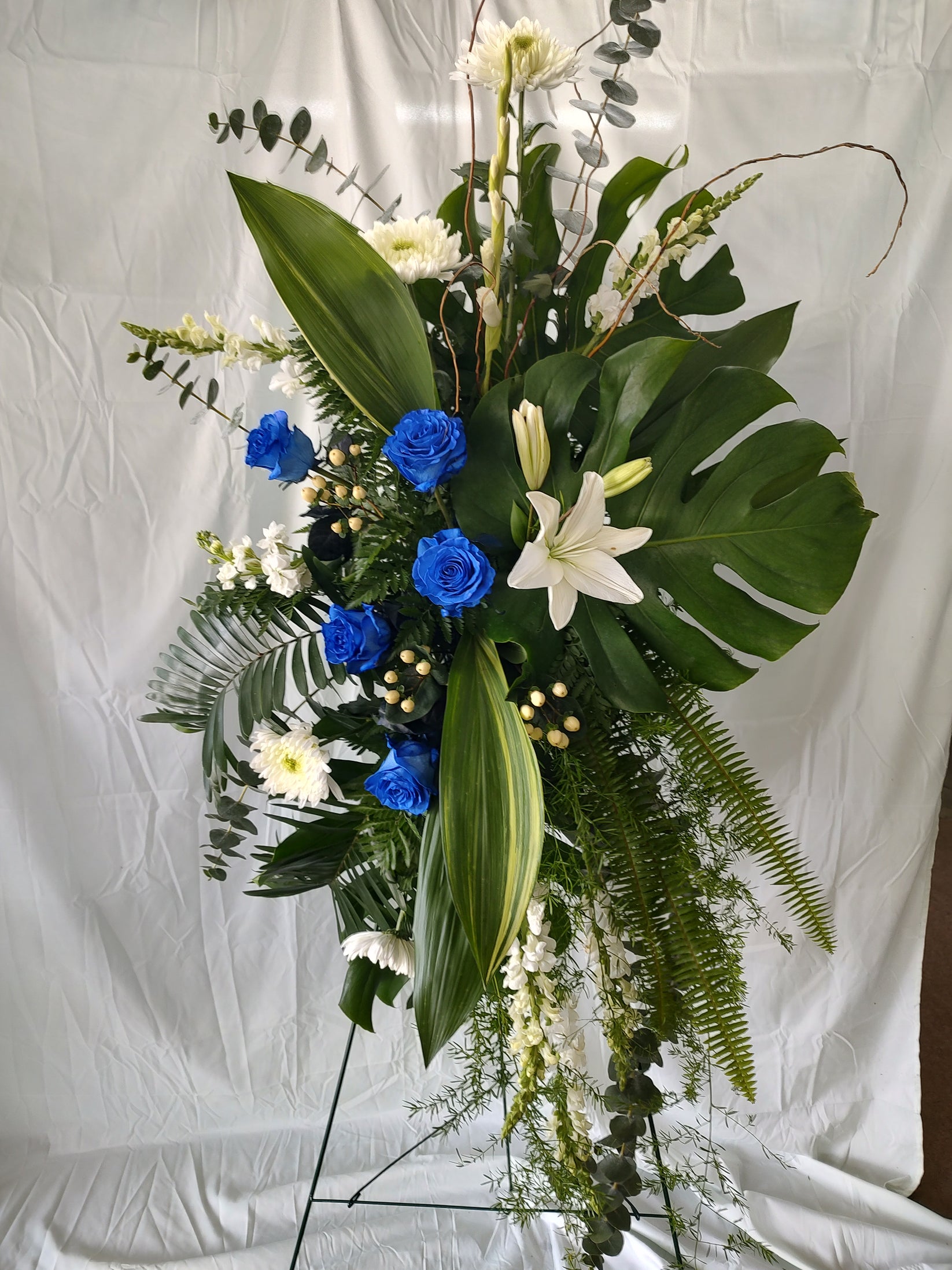 Blue Ocean Standing Spray – The Flower Shop Gainesville
